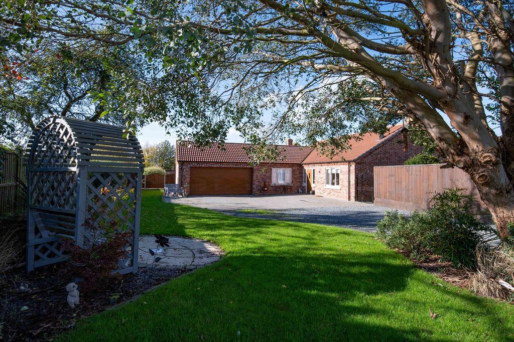 Backgate, Cowbit PE12 6AP 3 bed detached bungalow - £450,000