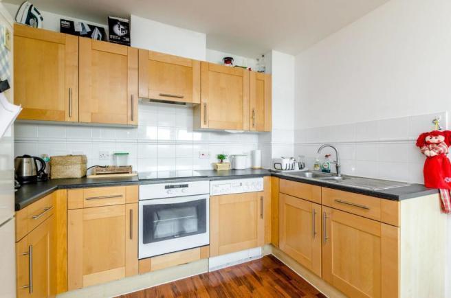 Fishguard Way, London 2 bed flat - £1,320 pcm (£305 pw)