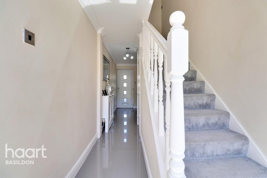 Long Riding, BASILDON 2 bed terraced house - £280,000
