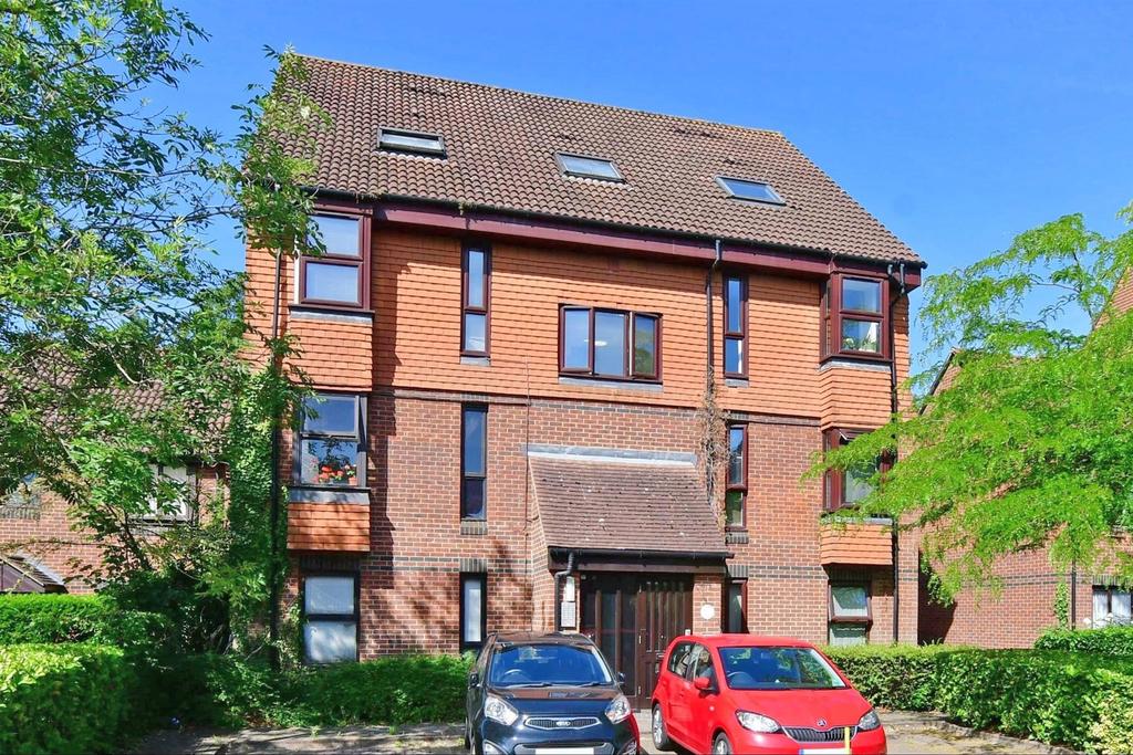 Turnpike Lane, Sutton, Surrey 1 bed apartment - £250,000