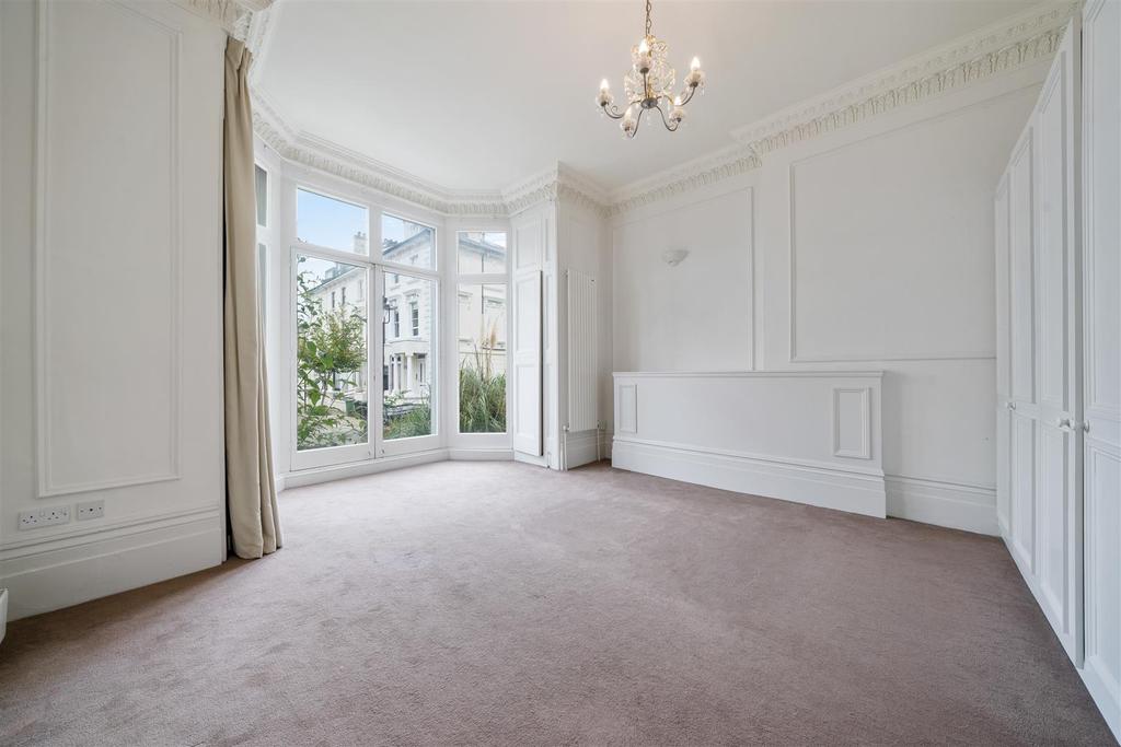 Belsize Square, London 2 bed flat - £3,358 pcm (£775 pw)