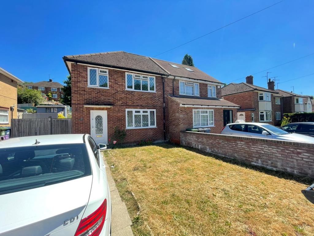 Micklefield Road, Hp13 3 bed semi-detached house - £1,550 pcm (£358 pw)