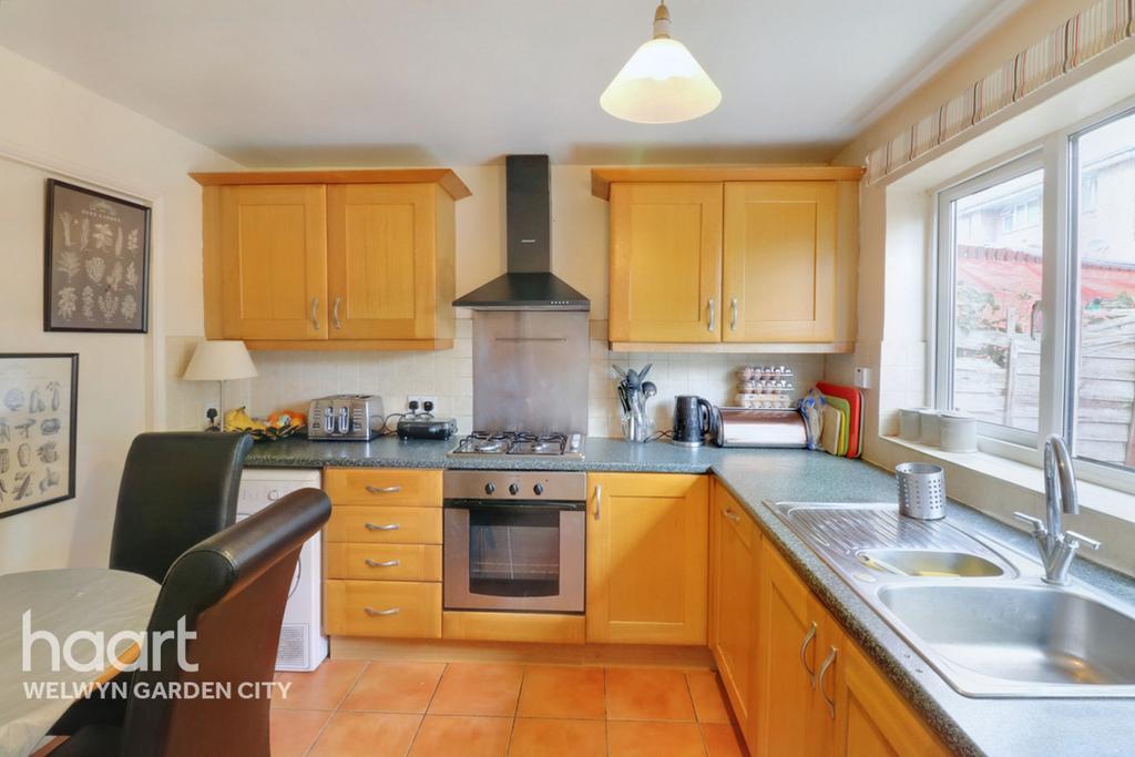 Link Walk, Hatfield 4 bed townhouse - £395,000