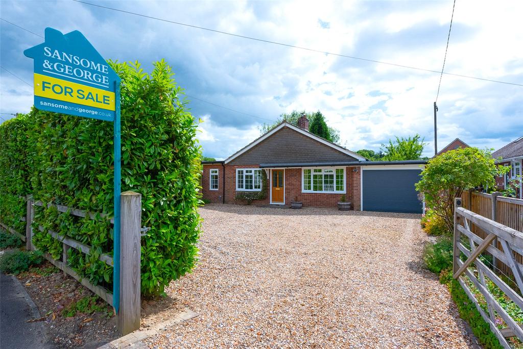 Aldermaston Road, Pamber End, Tadley, Hampshire, RG26 3 bed bungalow ...