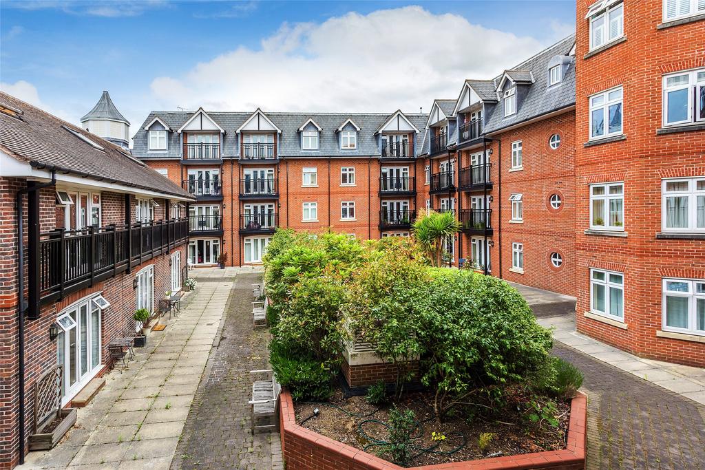 Leret Way, Leatherhead, KT22 2 bed apartment - £365,000