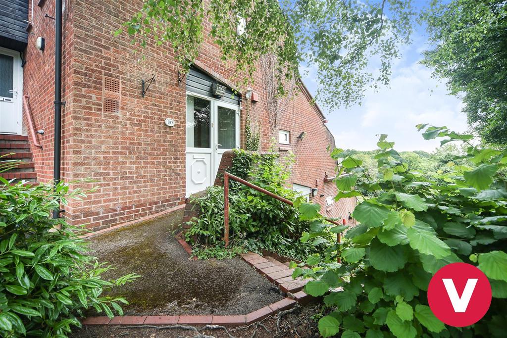 High Trees Close, Redditch 1 bed flat - £125,000