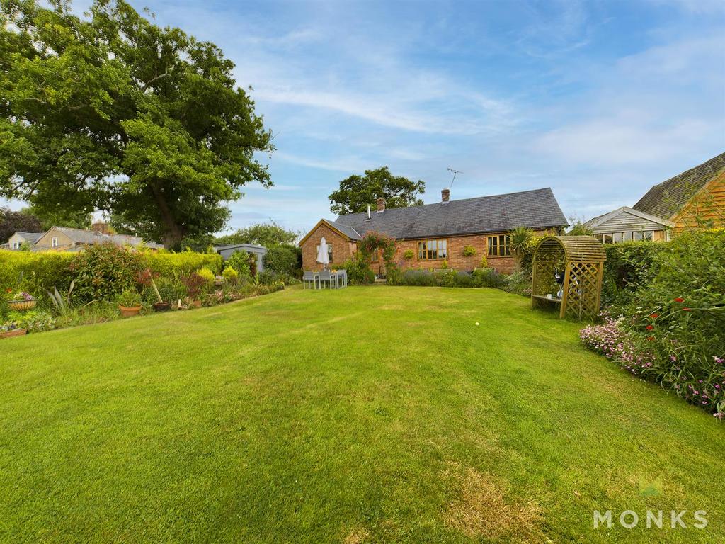 Creamore, Wem, Shropshire 3 bed detached bungalow - £350,000
