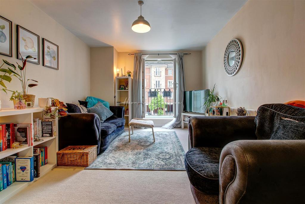 Ffordd James Mcghan, Cardiff 2 bed apartment - £160,000