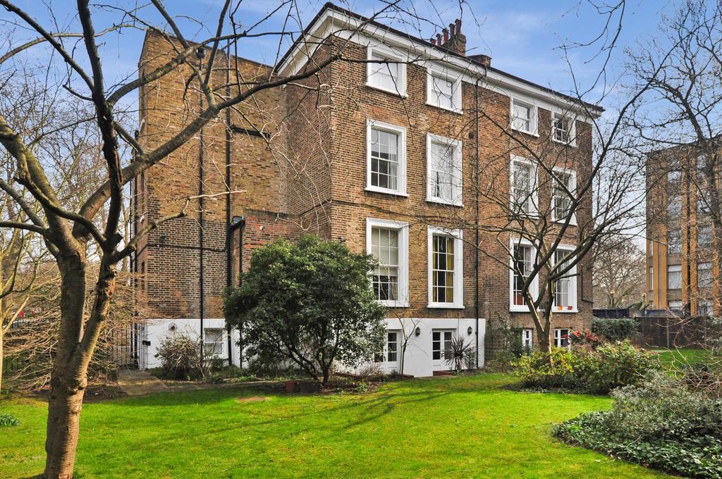 Highbury Crescent, Islington, London, N5 3 bed flat - £4,000 pcm (£923 pw)