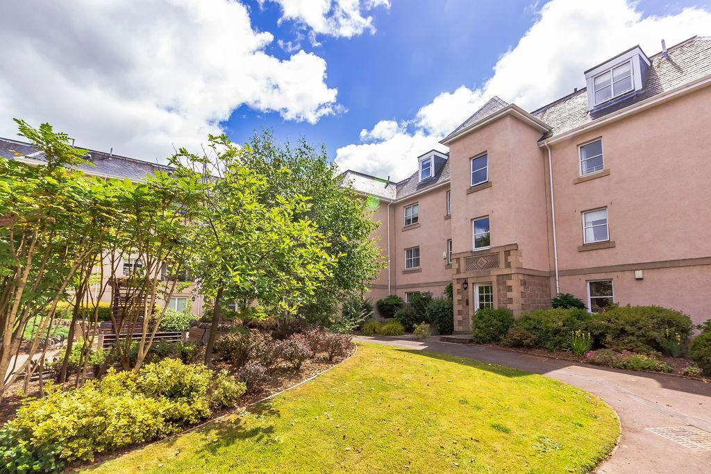 Joppa Station Place, Joppa... 2 bed flat - £1,350 pcm (£312 pw)