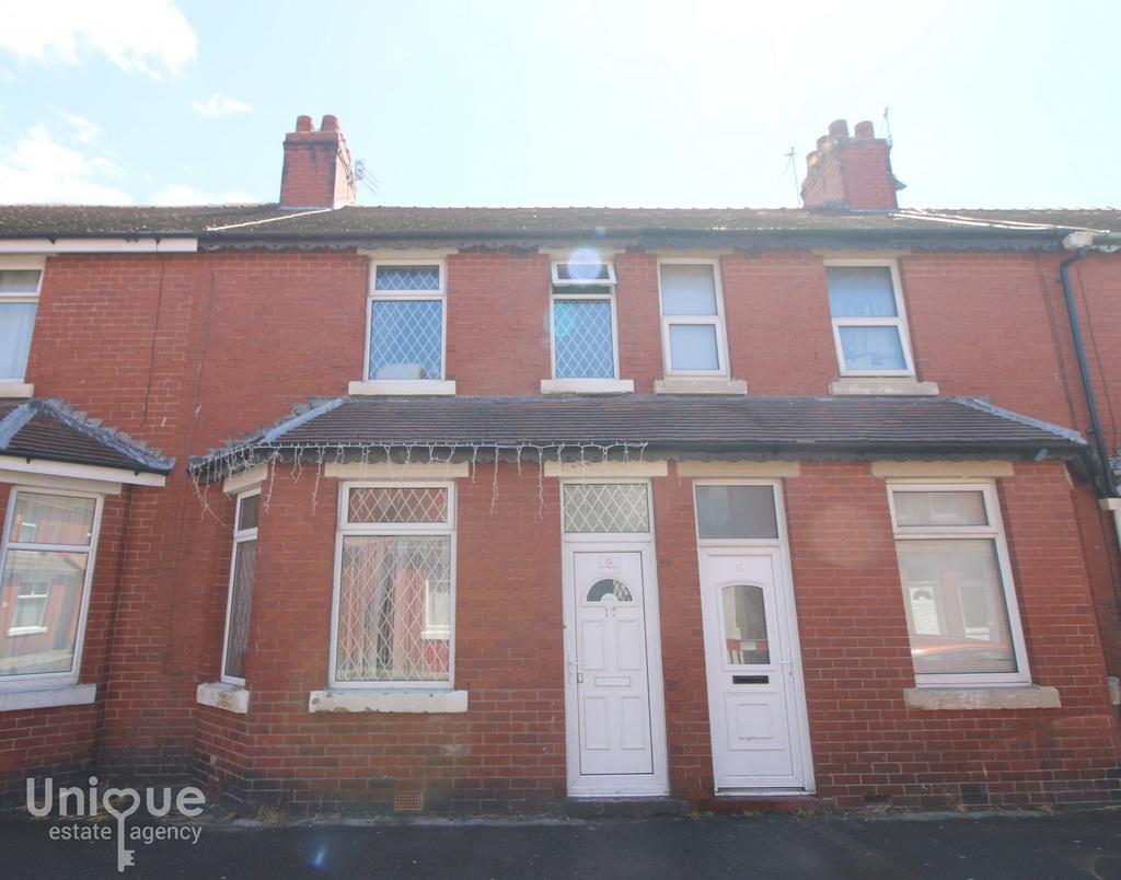 Gordon Road, Fleetwood, FY7 3 bed terraced house - £95,000