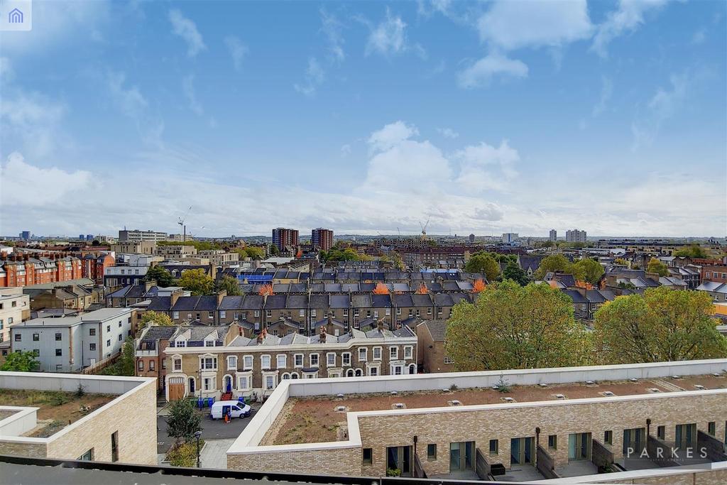 Heygate Street, SE17 2 bed flat - £2,773 pcm (£640 pw)