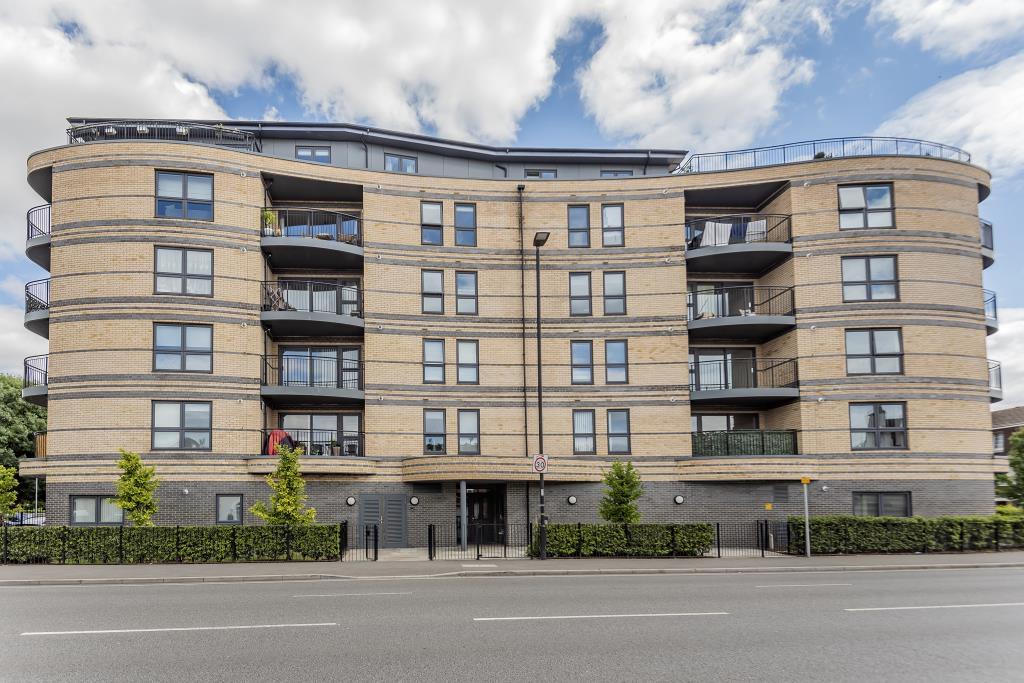 Slough, Berkshire, SL1 2 bed flat - £325,000