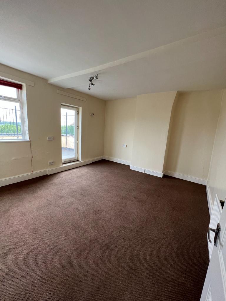 Flat 2, Doncaster Road, Barnsley 2 bed flat - £550 pcm (£127 pw)