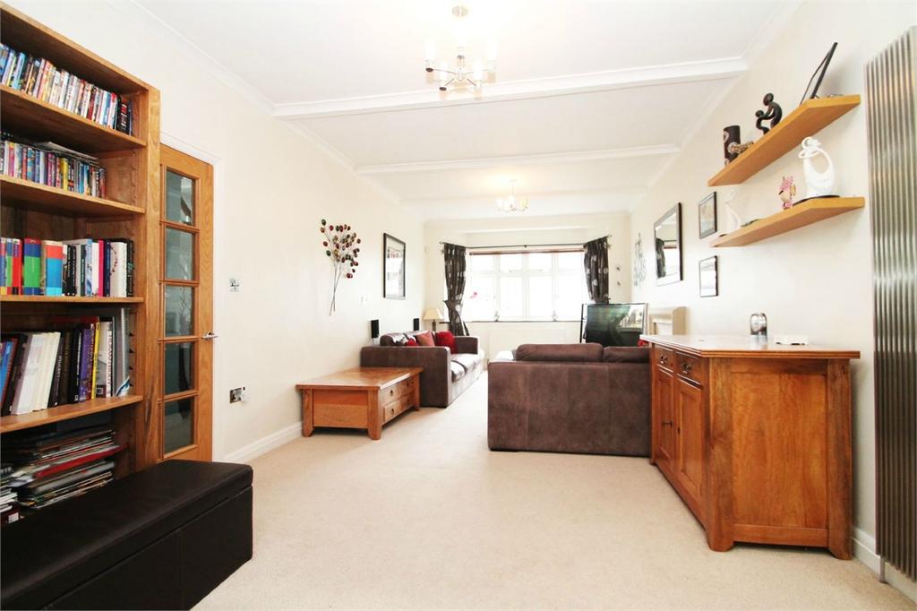 Tudor Way, Hillingdon, Middlesex 5 bed house - £3,300 pcm (£762 pw)