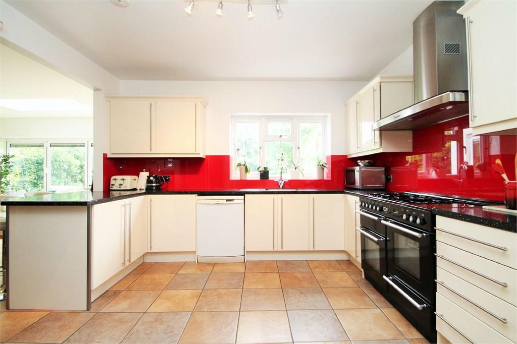 Tudor Way, Hillingdon, Middlesex 5 bed house - £3,300 pcm (£762 pw)