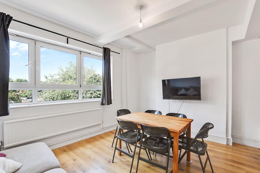 Renforth Street, Canada Water 3 bed flat to rent - £2,708 pcm (£625 pw)