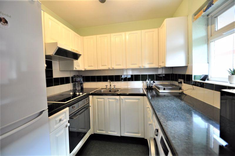 Chestnut Grove, New Malden 1 bed flat - £300,000