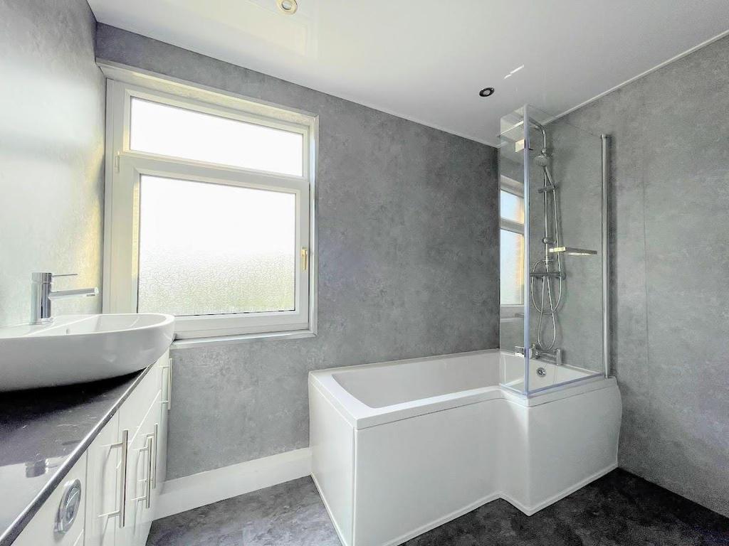 Engine Lane, Shafton, Barnsley, South... 3 bed terraced house - £180,000