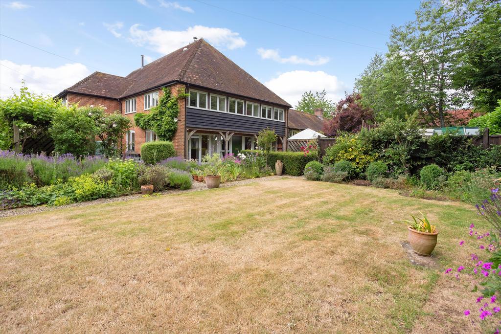 Herriard, Basingstoke, Hampshire, RG25 4 bed end of terrace house - £ ...