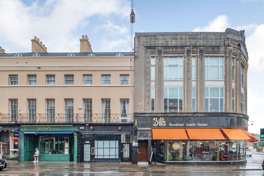 Nelson Road, Greenwich, London, SE10 2 bed flat - £2,500 pcm (£577 pw)