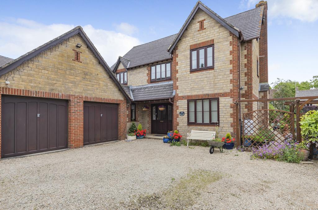 Hornbury Close, Minety, Wiltshire, SN16 4 bed detached house - £660,000
