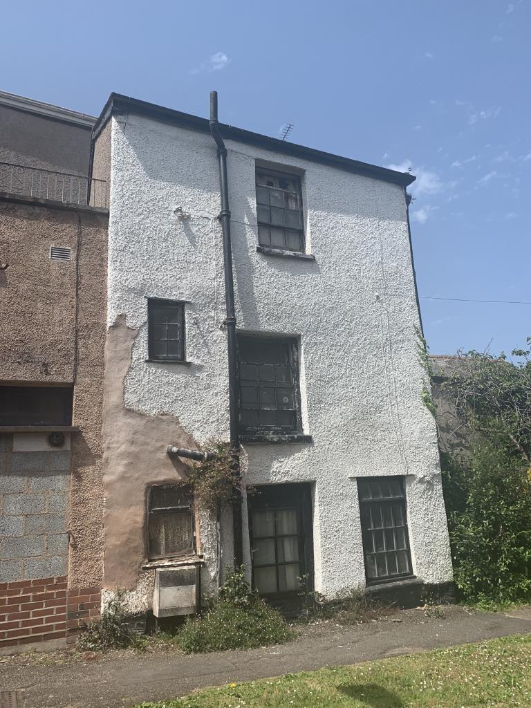The Cott, Stanbury Court, Crediton... 2 bed end of terrace house - £15,000