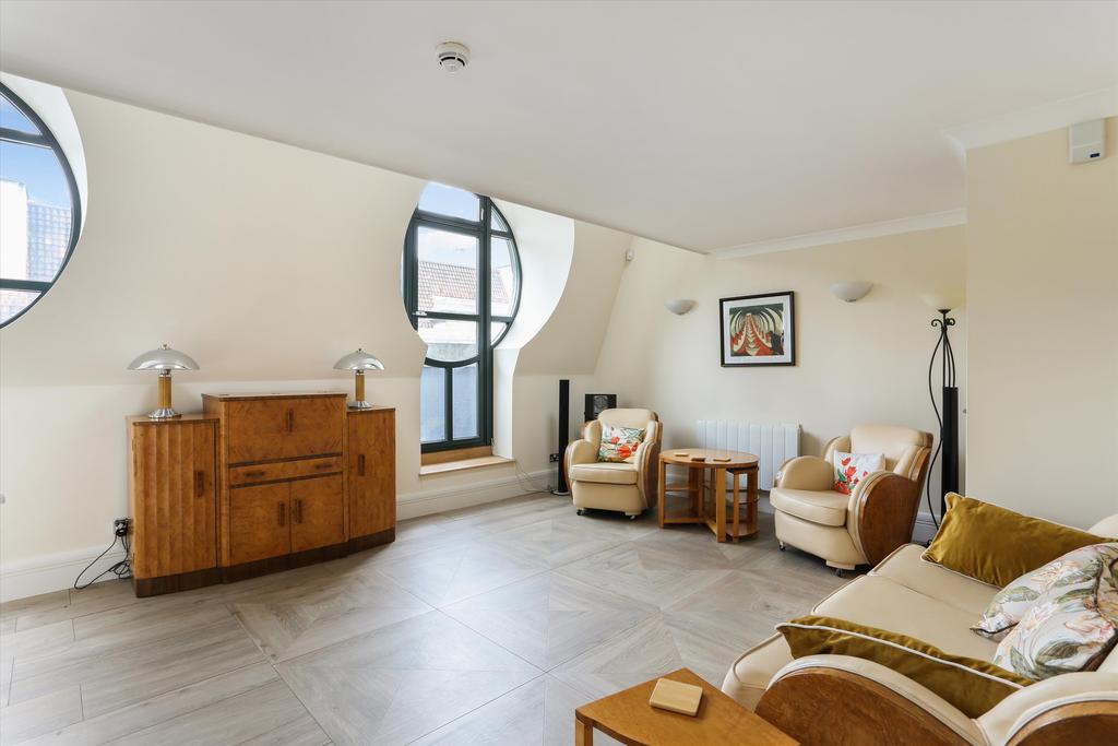 Forum Magnum Square, London, SE1 2 bed flat - £900,000