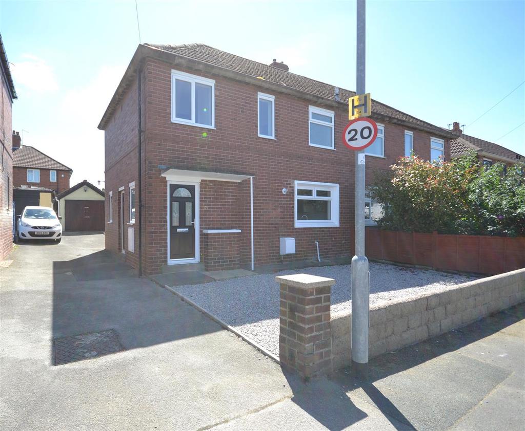 Queensway, Garforth, Leeds, LS25 3 bed semi-detached house - £240,000