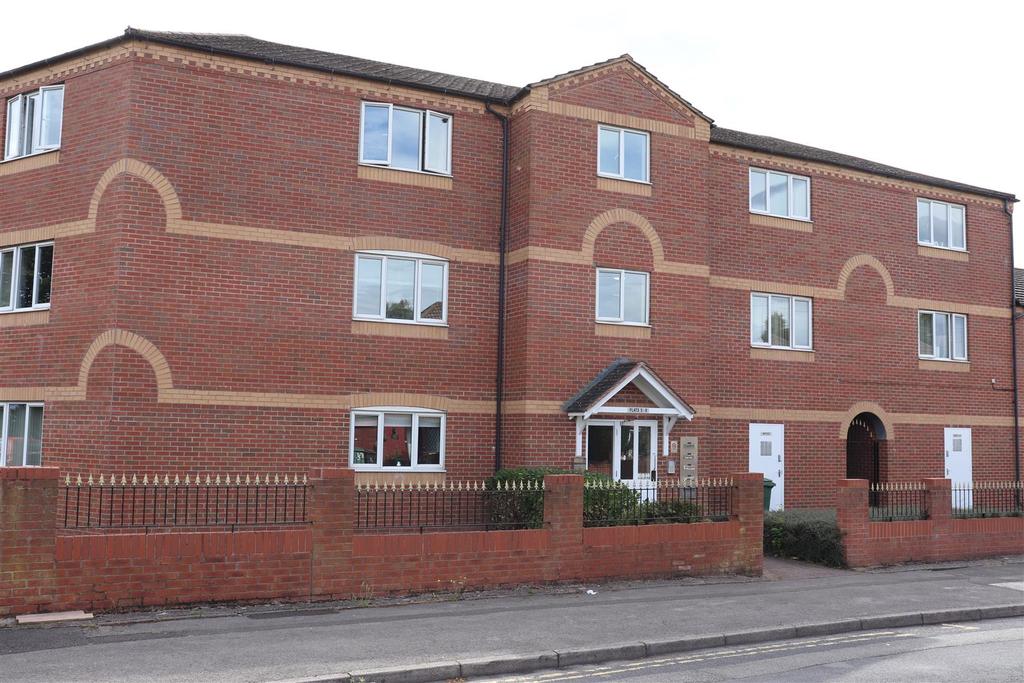 Bridge Road, Shelfield 2 bed apartment - £650 pcm (£150 pw)