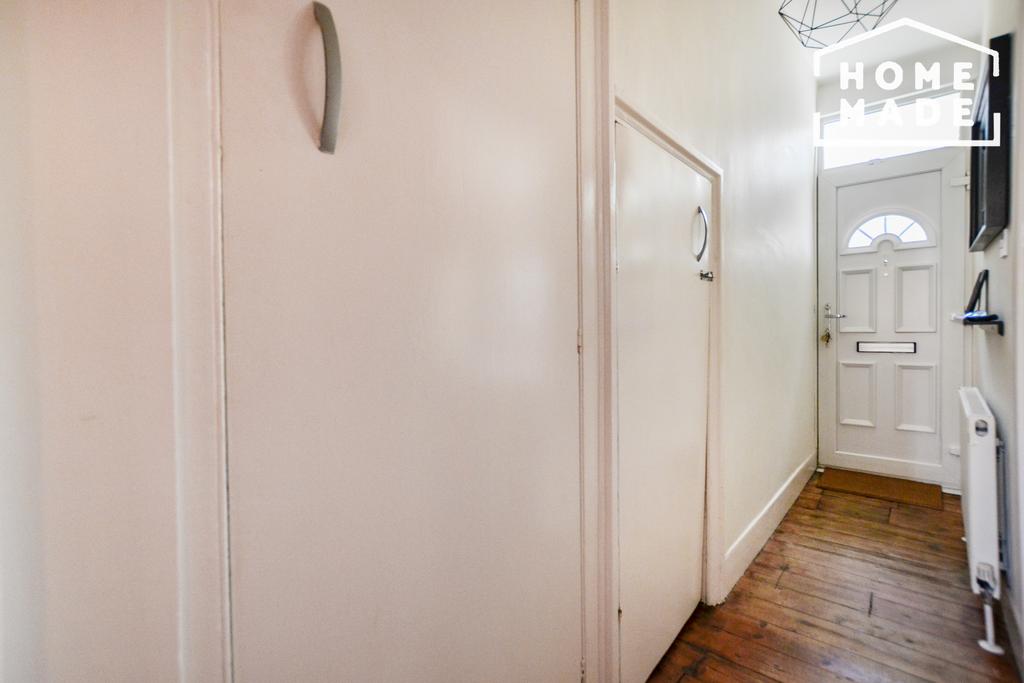 Cambus Road, E16 1 bed ground floor flat - £1,300 pcm (£300 pw)