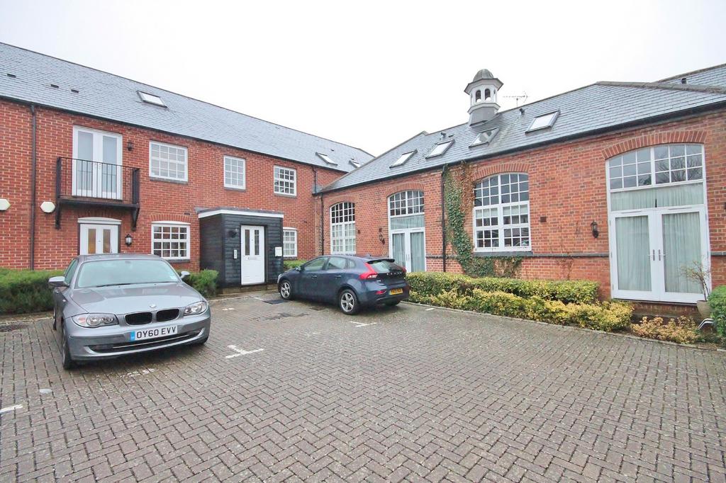 Wooldridge Court, Margaret Road... 2 bed apartment - £1,650 pcm (£381 pw)