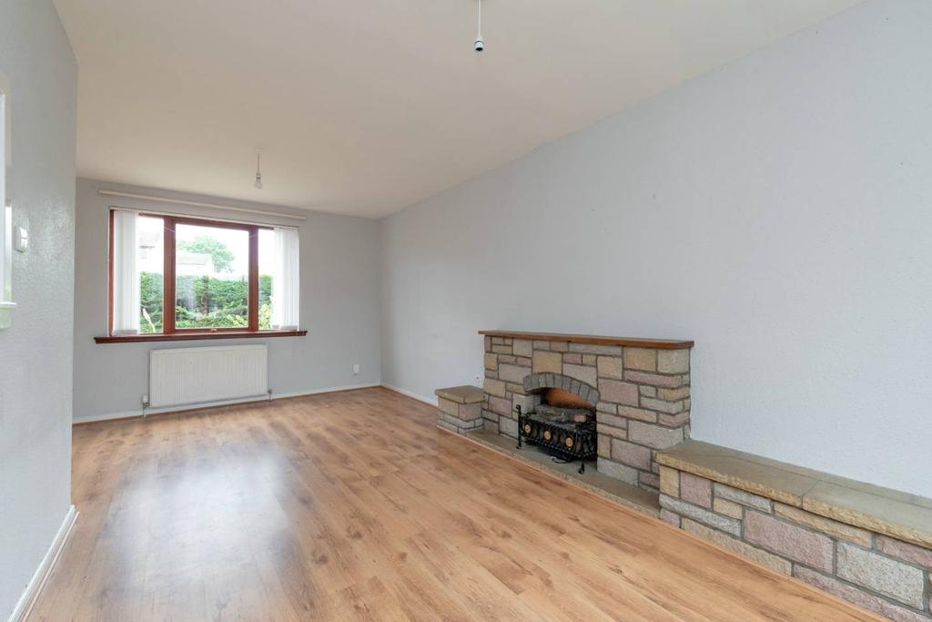 22 Deanpark Place, Balerno, EH14 7ED 2 bed terraced house - £175,000