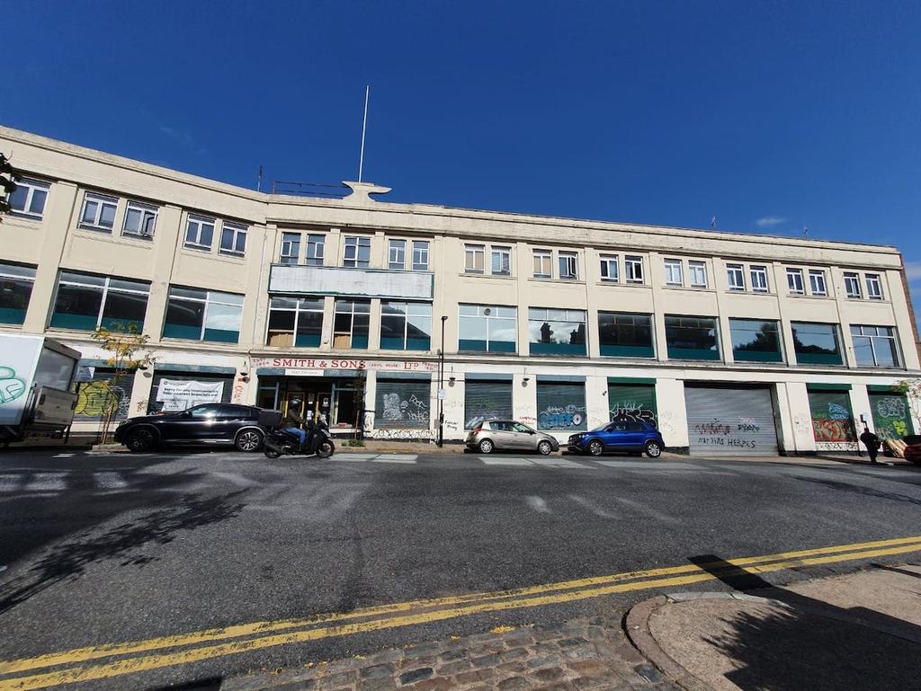 8-34 Matthias Road, London, N16 8QD Warehouse - £30,833 pcm (£7,115 pw)