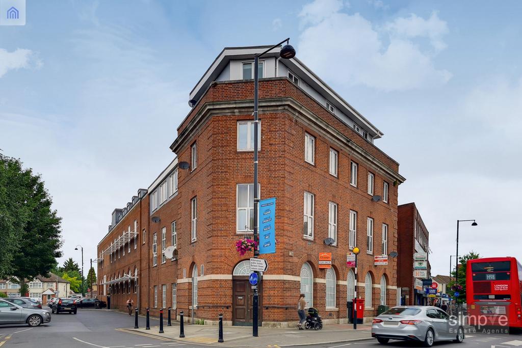 Station Road, Hayes, UB3 2 bed flat - £300,000