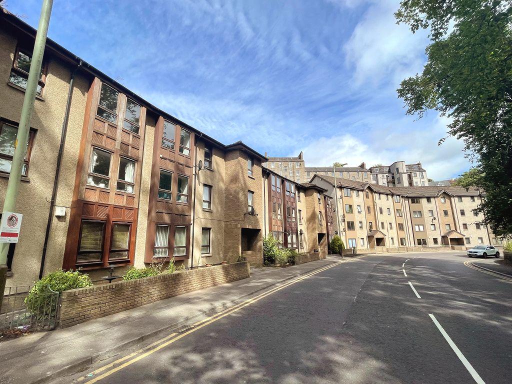183D Lochee Road, Dundee, DD2 2ND 1 bed flat - £70,000