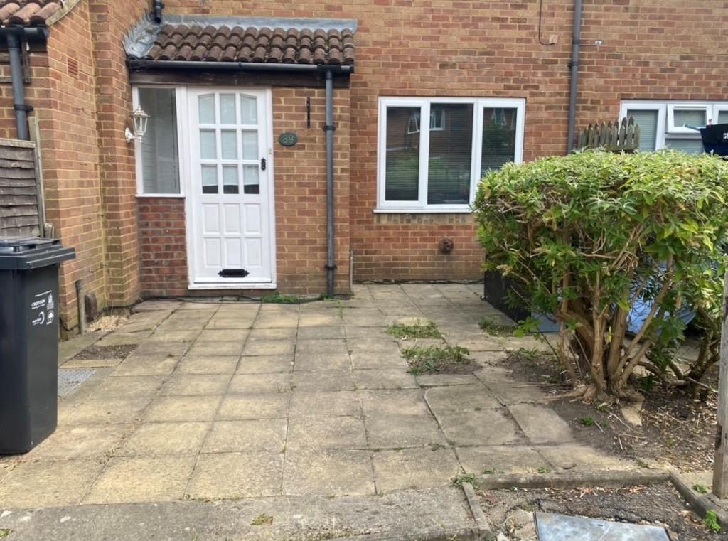 Brangwyn Crescent 1 bed ground floor flat - £1,350 pcm (£312 pw)