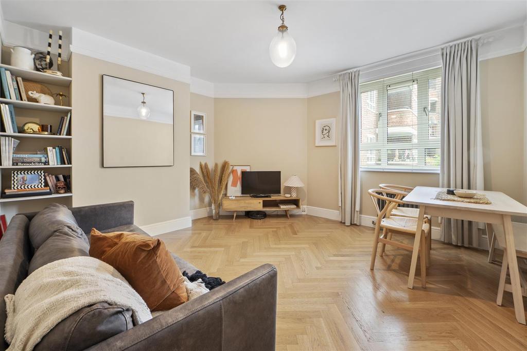 Congreve House, London, N16 2 bed flat - £450,000