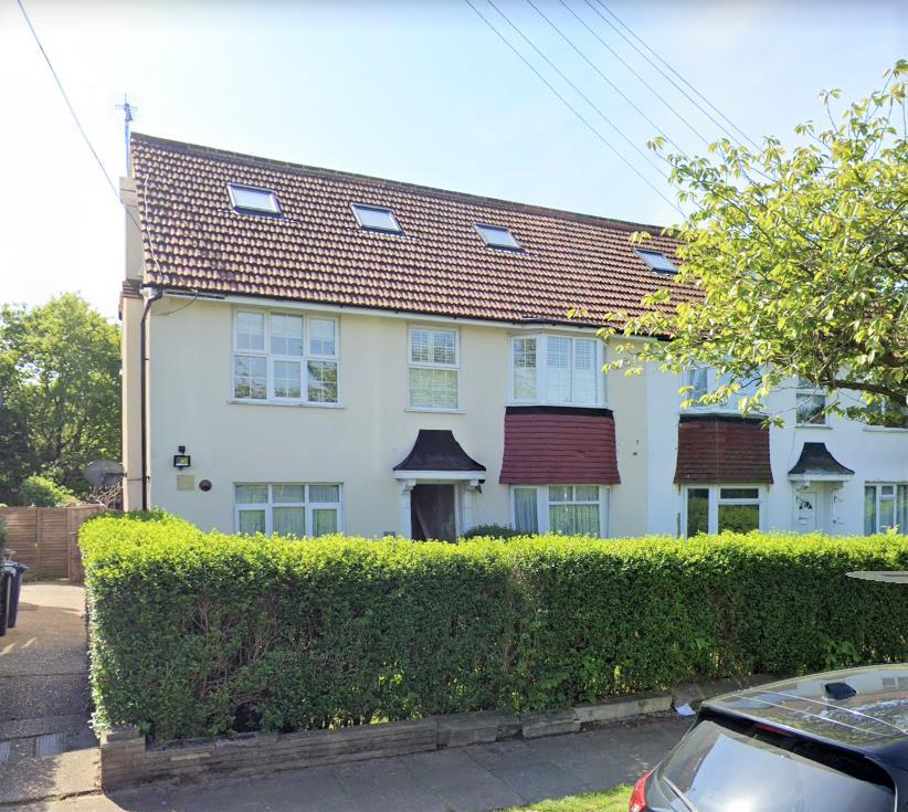 The Fairway, Mill Hill, NW7 2 bed flat - £395,000