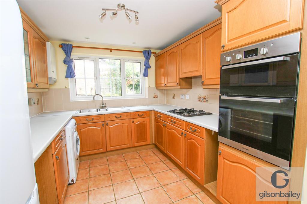Lenthall Close, Dussindale 4 bed detached house - £375,000