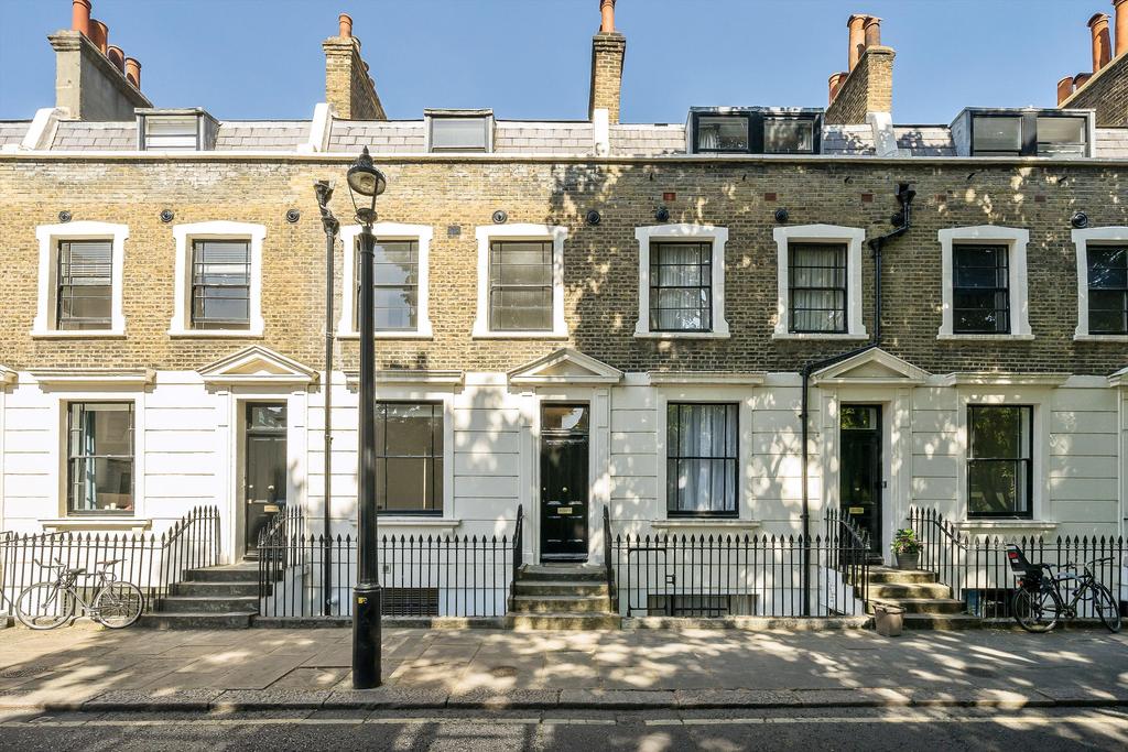 Merrick Square, Southwark, London, SE1 3 bed detached house - £4,117 ...