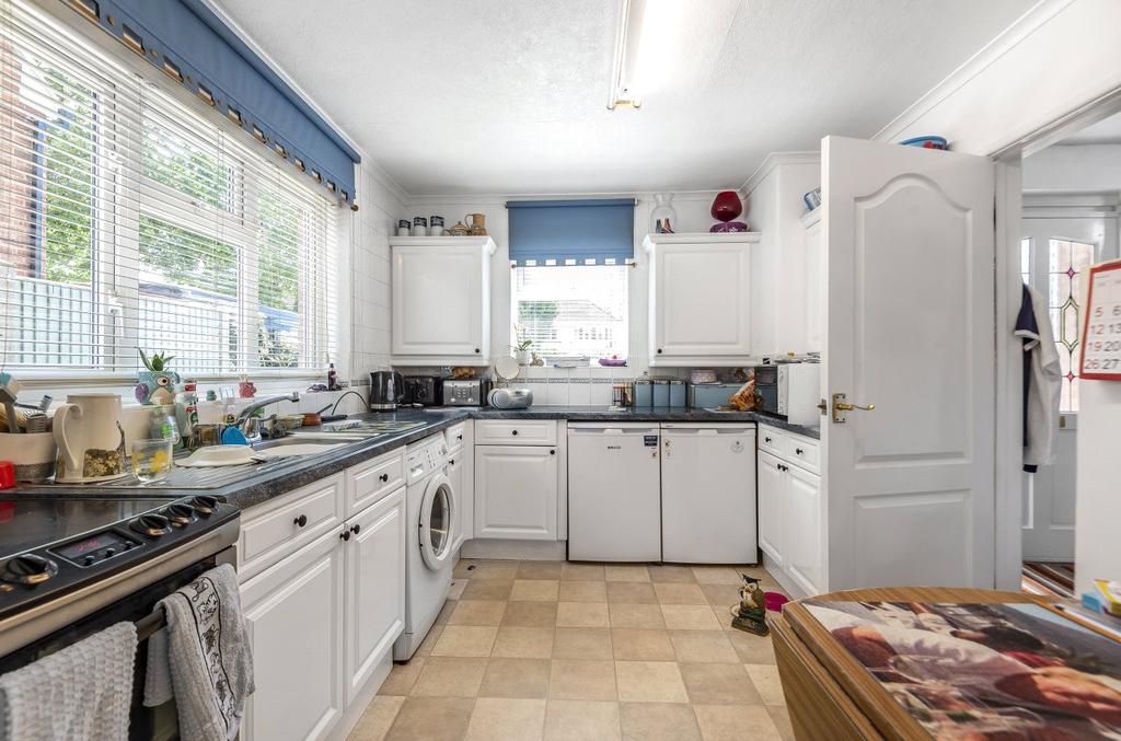 Harcourt Road, Dorney Reach... 2 bed house - £485,000