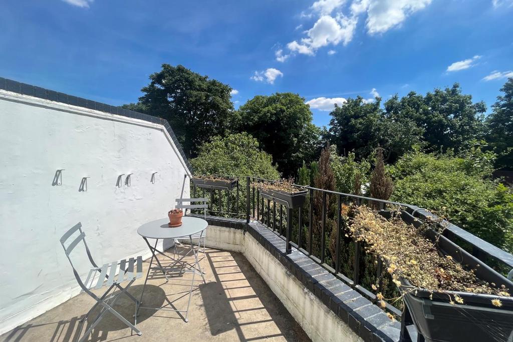 Earlsfield Road, Earlsfield 2 bed flat - £500,000