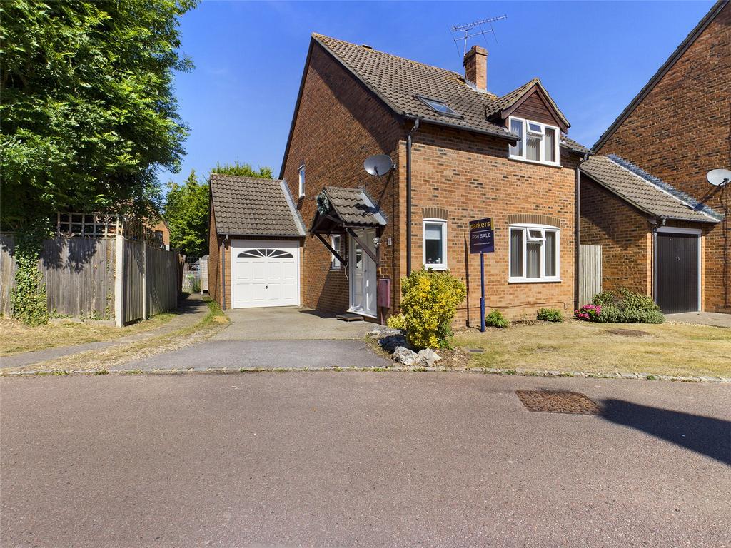Myrtle Close, Burghfield Common... 3 bed detached house - £450,000