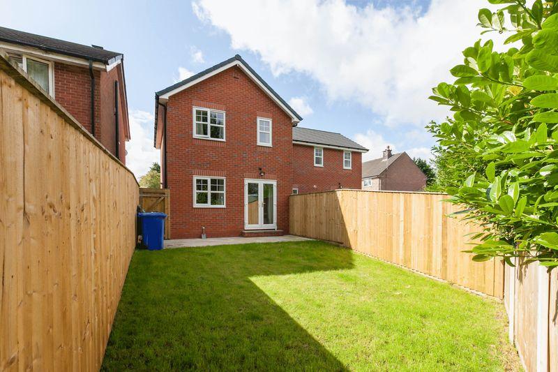 Mill Lane, Coppull, PR7 5AN 3 bed semi-detached house - £695 pcm (£160 pw)
