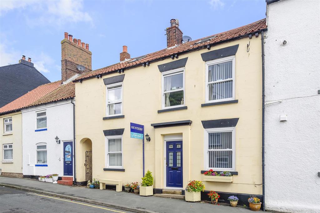 Queen Street, Filey, YO14 9HE 3 bed cottage - £359,950