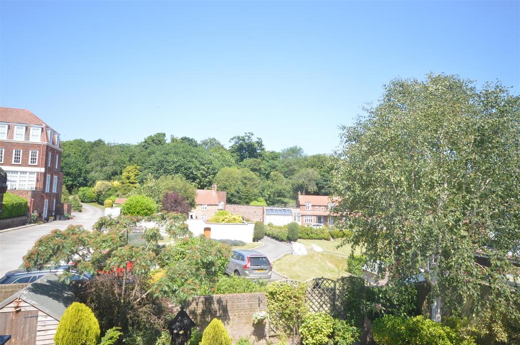 The Stables Hunmanby Hall, Filey... 2 bed flat - £160,000