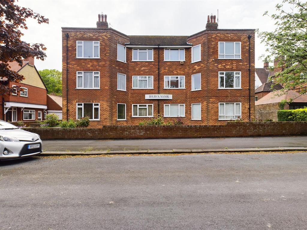 Holbeck Manor, Holbeck Avenue... 2 bed house - £170,000