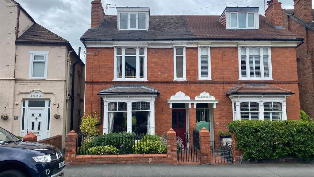 Coton Crescent, Shrewsbury 4 bed semi-detached house - £400,000