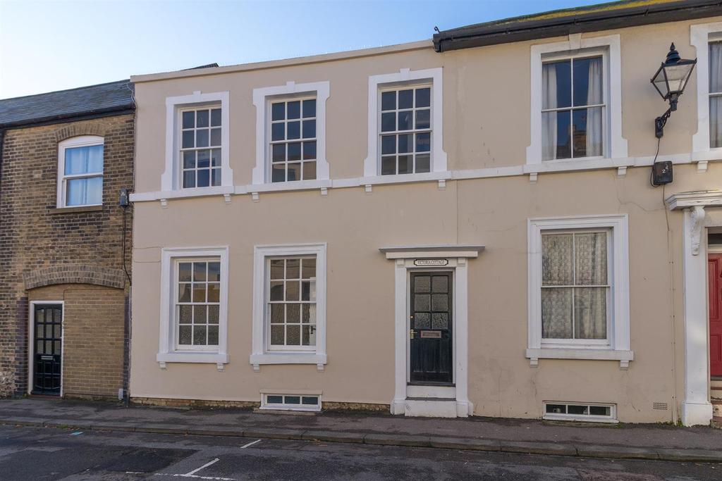 Russell Street, Dover 1 bed terraced house - £725 pcm (£167 pw)